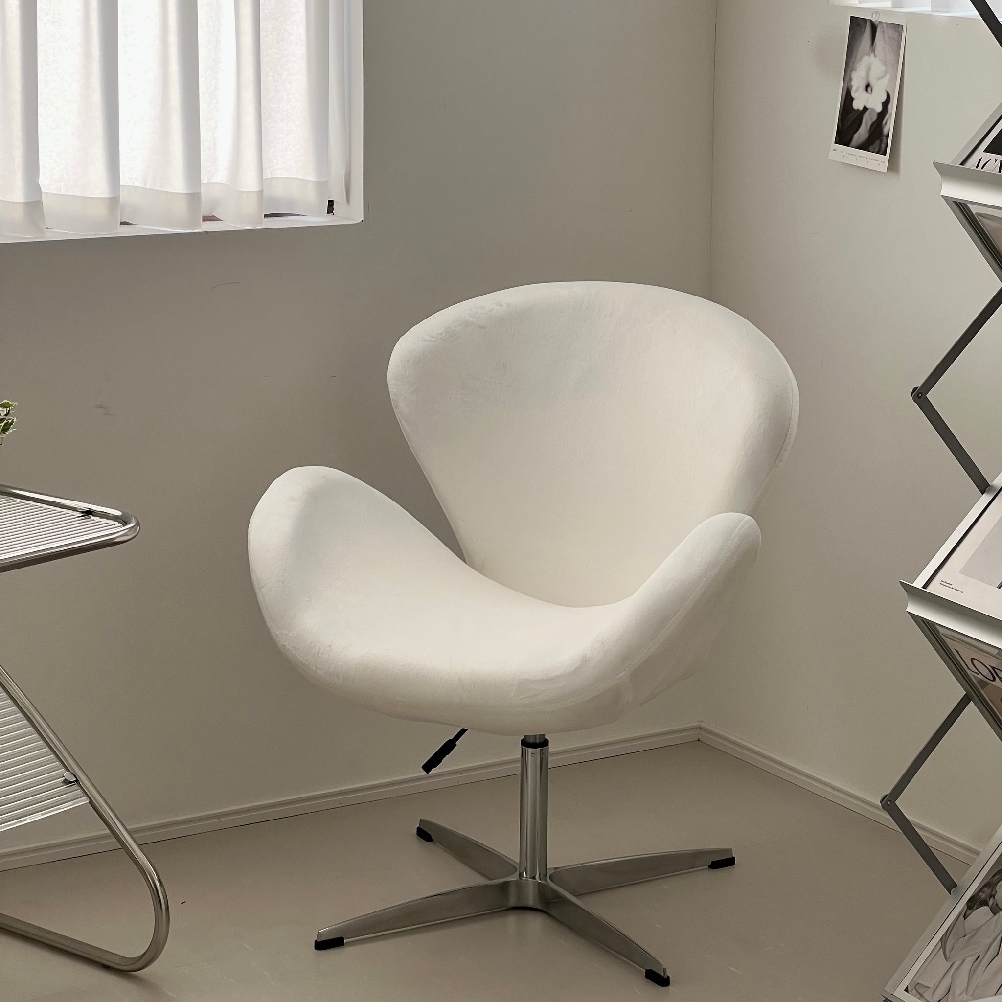 C47 White round chair