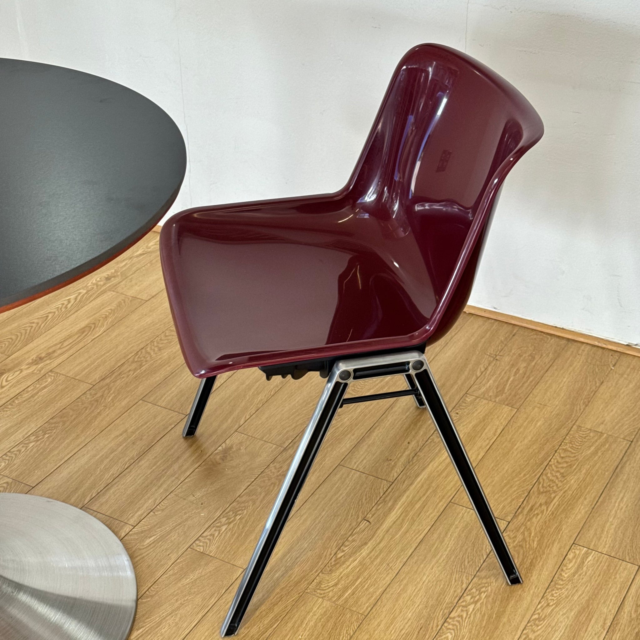 C66 Maroon curve chair